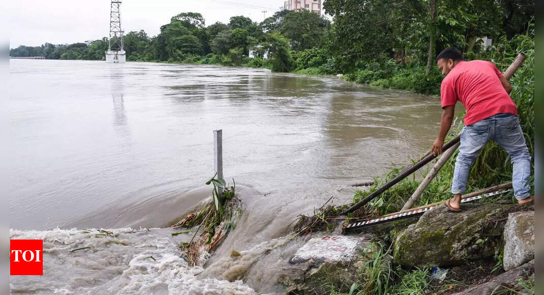 Women spearhead relief efforts in flood-hit Majuli | Guwahati News ...