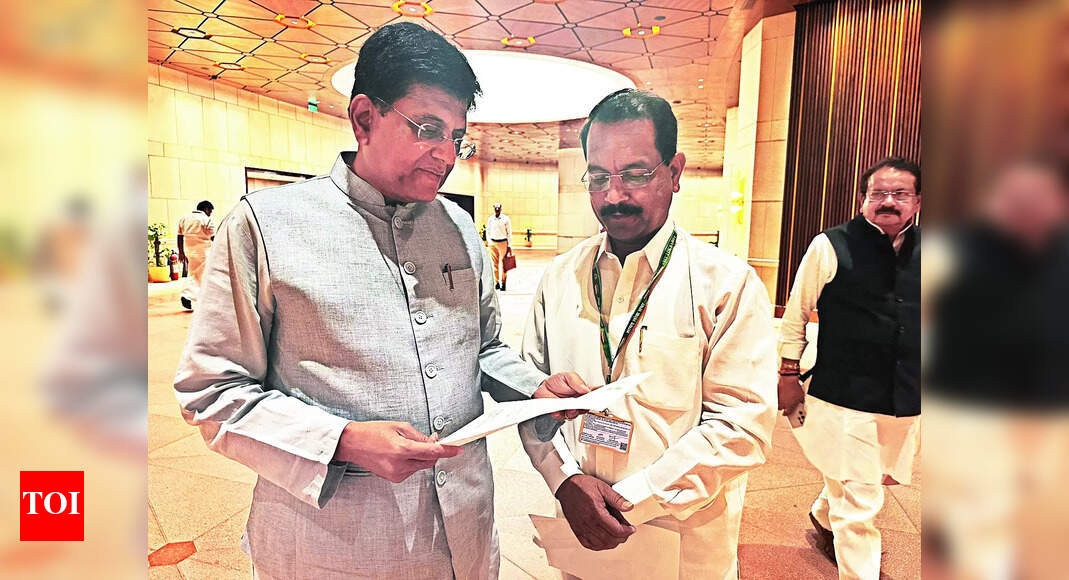 Onion MEP: NCP (SCP) MPs Seek Onion MEP & Export Duty Rollback from Piyush Goyal | Nashik News ...