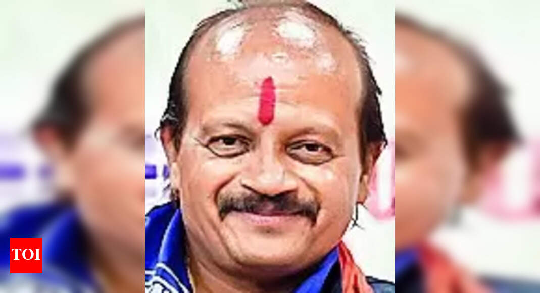 Vasant More: Vasant More joins Shiv Sena (UBT) after quitting VBA ...