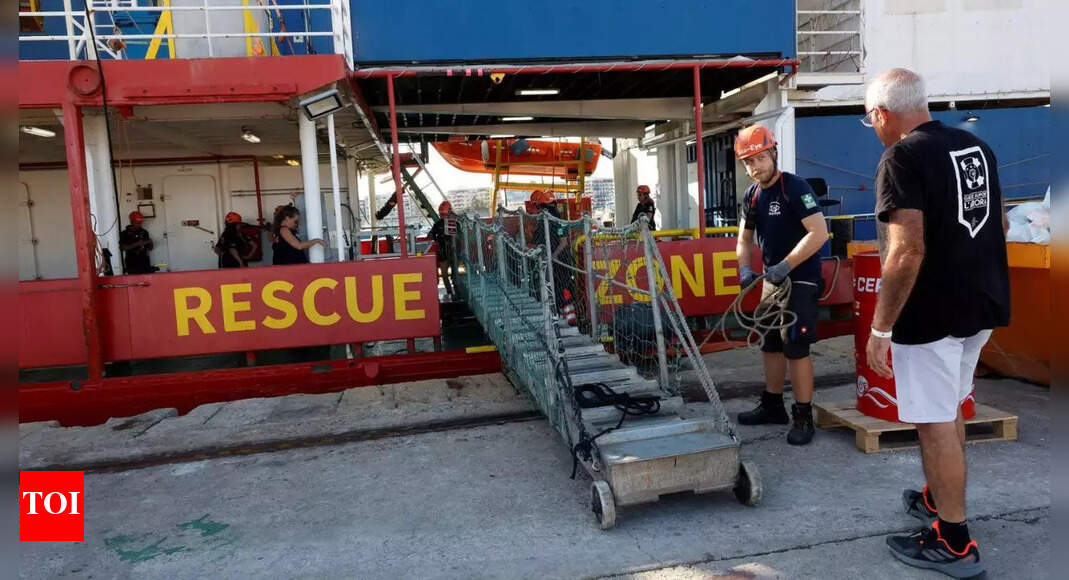 Migrants: Greek coast guard exchanges shots with a man piloting a ...