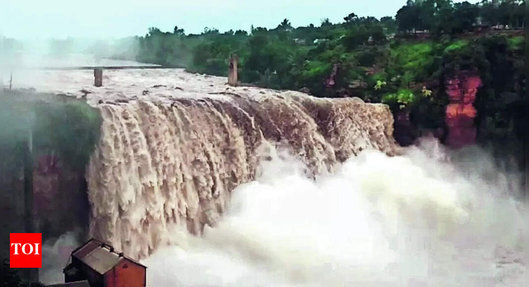 Gokak: Tourists flock to Gokak and Godachinamalki waterfalls | Hubballi ...
