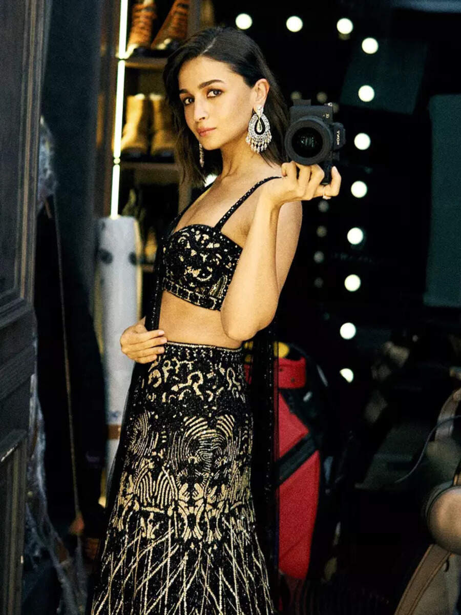 Alia Bhatt stuns in a black velvet lehenga at Anant Ambani & Radhika ...