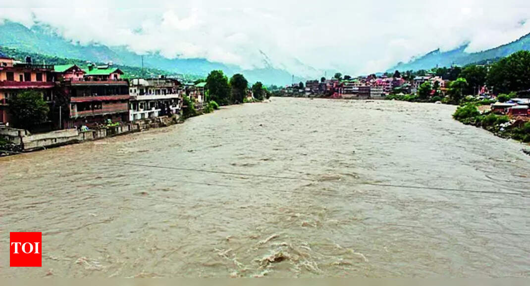 Rain: Heavy Rain and Flash Flood Disrupt Life in Himachal Pradesh | Shimla News - Times of India