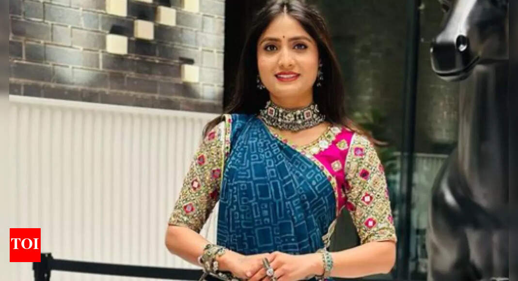 Geeta Rabari looks elegant in traditional Gujarati attire, actress Puja ...