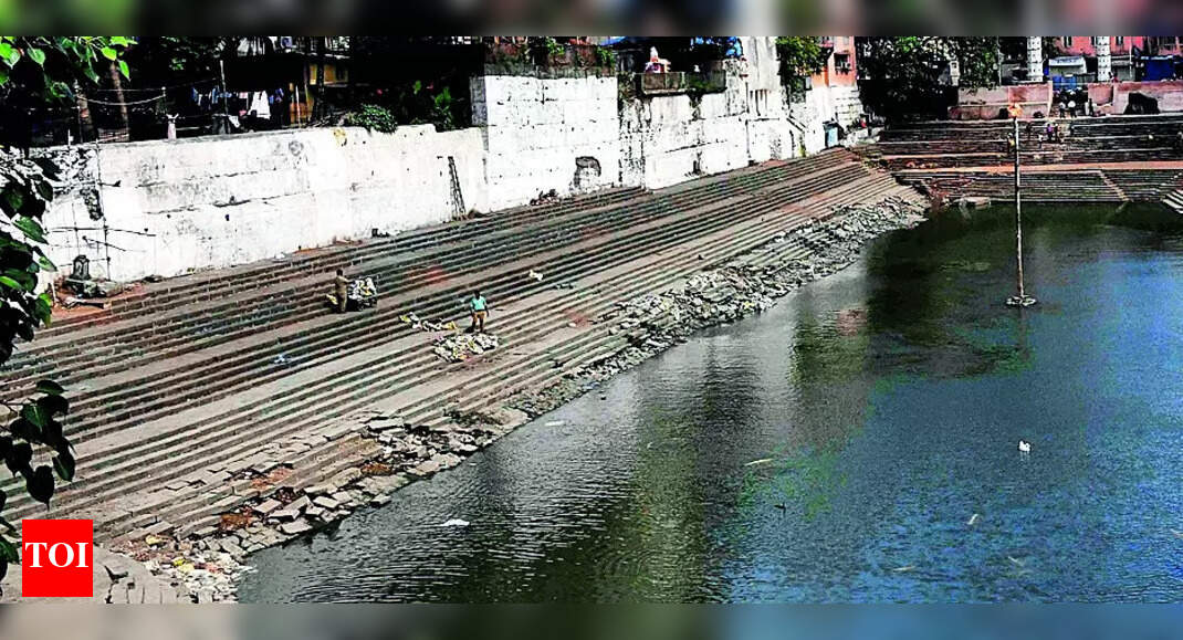 Banganga Tank: Heritage steps of Banganga tank damaged, BMC sacks ...
