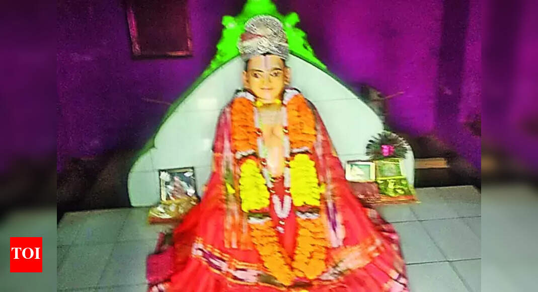 Puri King: Tomb of former Puri king Dibyasingh Dev III neglected ...