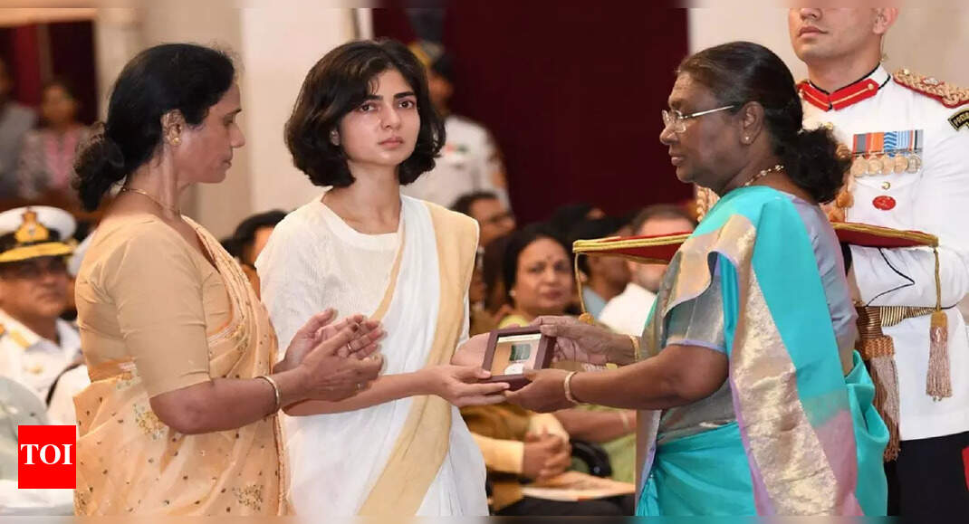 Anshuman Singh-Smriti Singh Love Story: It was love at first sight: Late Captain Anshuman Singh ...