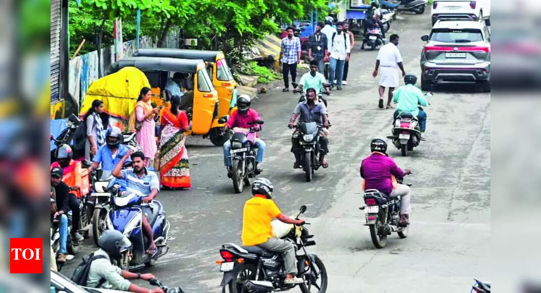 Traffic Chaos: Chaos on Poonamallee High Road due to Wrong-side Turns ...