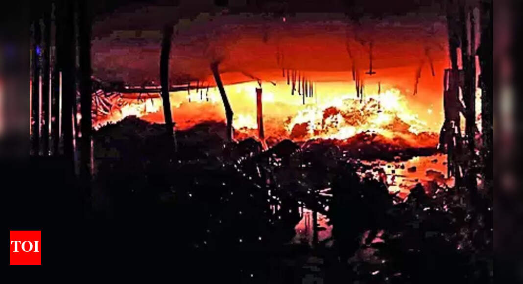 Fire: Fire breaks out in godown, man burned to death | Kochi News ...