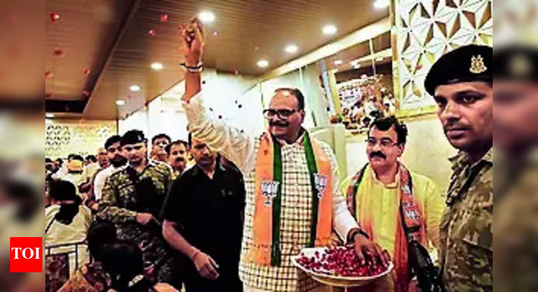 Abhinandan Samaroh: Pathak praises party workers for Rajnath's victory ...