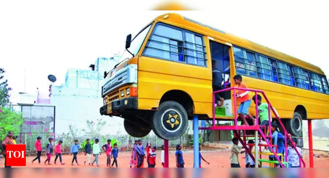 Bus Library: Buzz over ‘bus library’ in Muthupatti | Madurai News ...