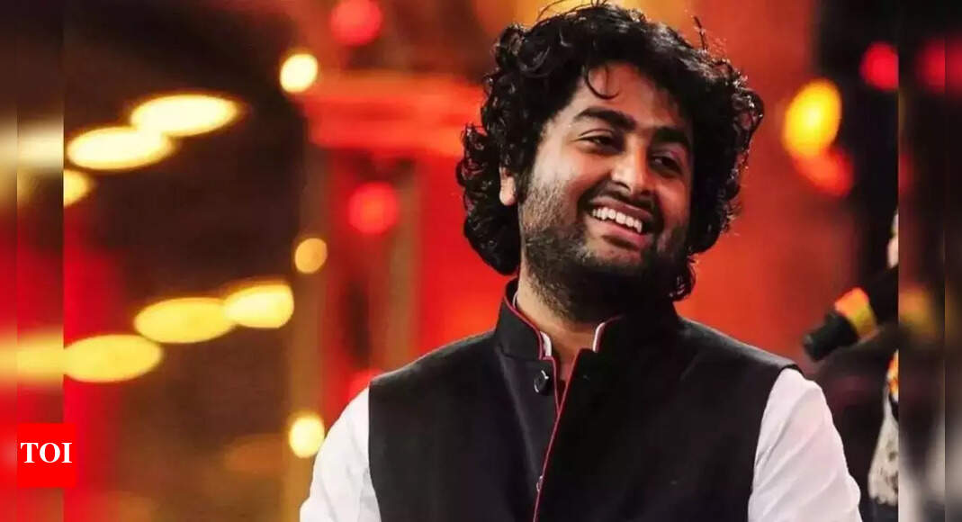 West Bengal: Behrampore district judge's picture with Singer Arijit ...
