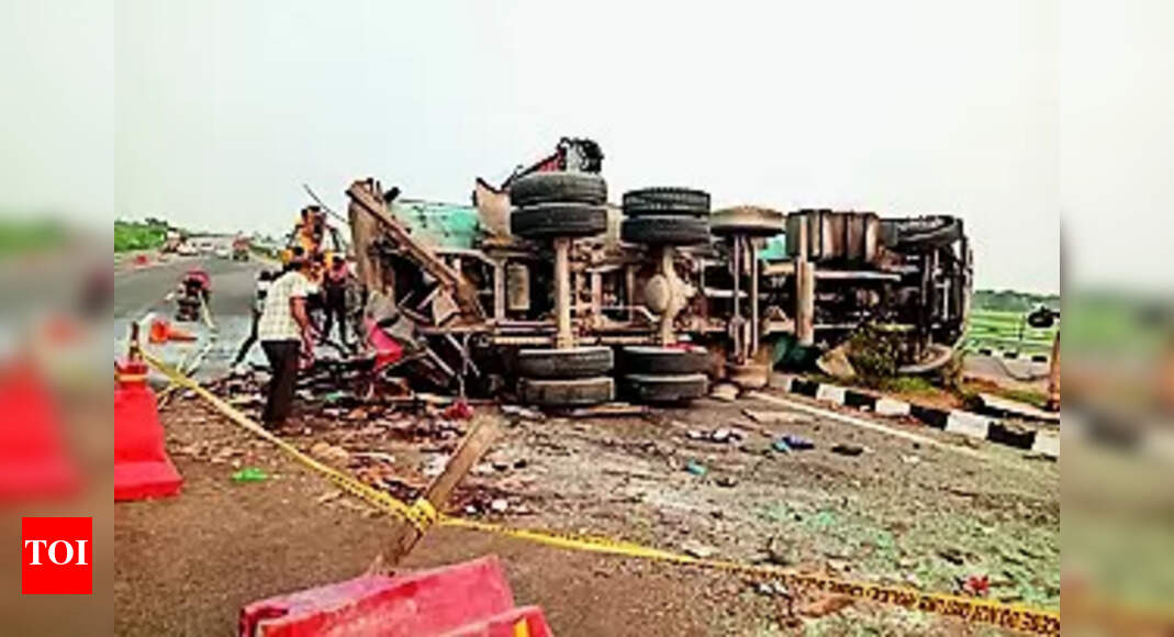 Bus Accident: 18 killed, 19 injured in bus collision on Agra Expressway | Kanpur News - Times of ...