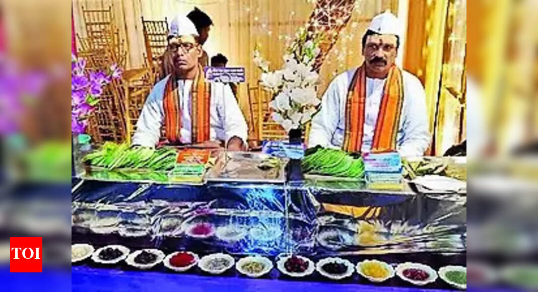 Banarasi Chaat: Banarasi chaat and paan at Ambani's event | Varanasi ...