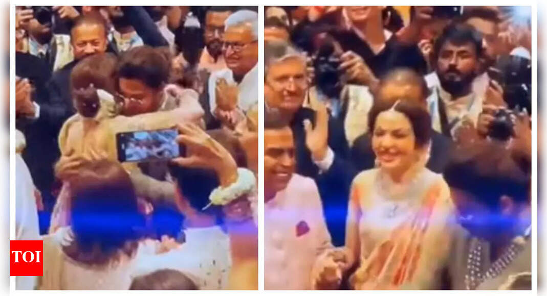 Shah Rukh Khan gives a warm hug to Nita Ambani; shows her 'Pathaan' moves at Anant Ambani and ...