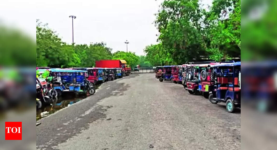 E-Rickshaws: Delhi Transport Department Crackdown on Illegal E ...