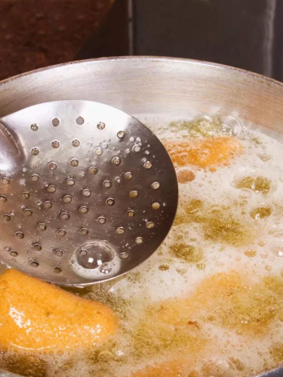 8 Ways To Clean Your Cooking Oil Before Reusing It | Times Now