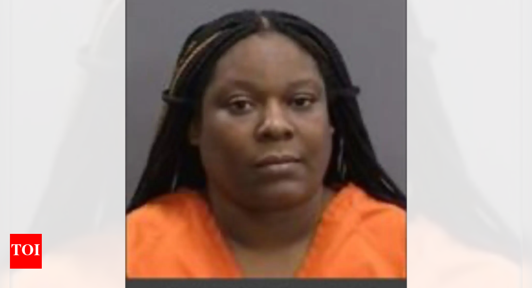 'Tear this b**** up': Florida mom causes 500-people riot at skating ...