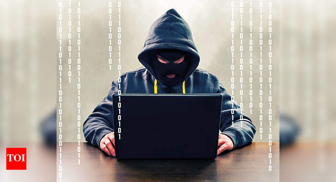 Cyber Fraudster: Man arrested in ₹1.2cr share market scam at Surat ...