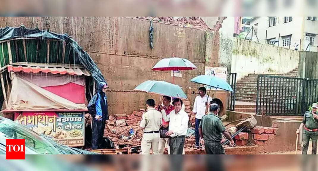 Student: Body of 19-Year-Old Student Found Under Debris of Collapsed Ratnagiri College Wall ...