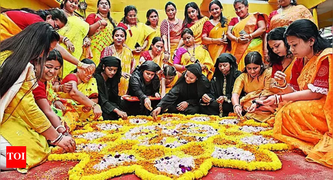 Durga Puja: Muslim women participate in Khuti Puja rituals for Durga Puja in Kolkata | Kolkata ...