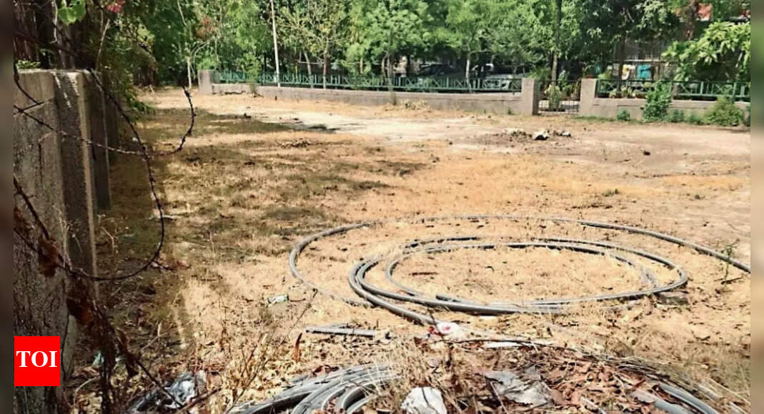 Defunct water pumps, damaged walkways: What ails parks here | Noida ...