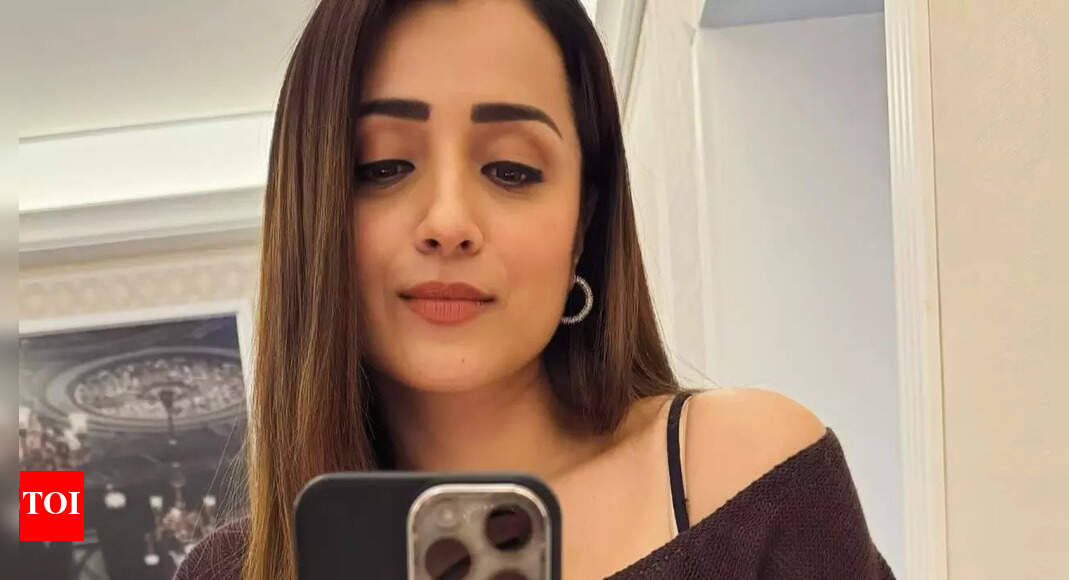 Trisha drops a stunning picture on social media as she shoots for ...