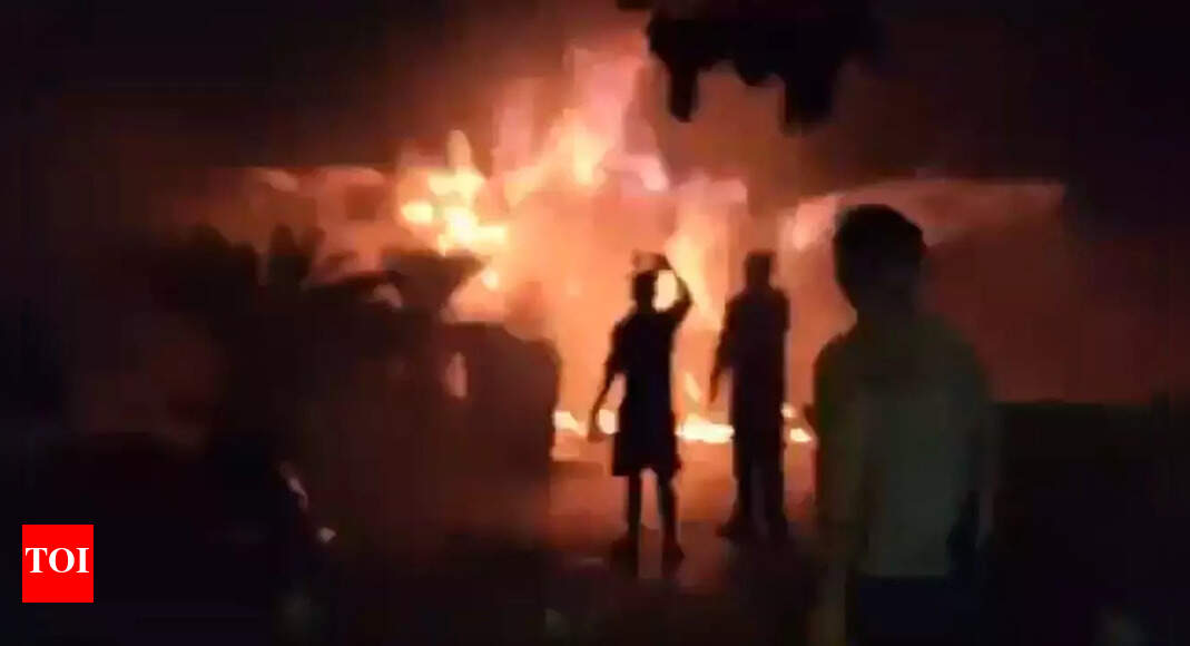 Fire breaks out at Delhi restaurant, no one injured | Delhi News ...