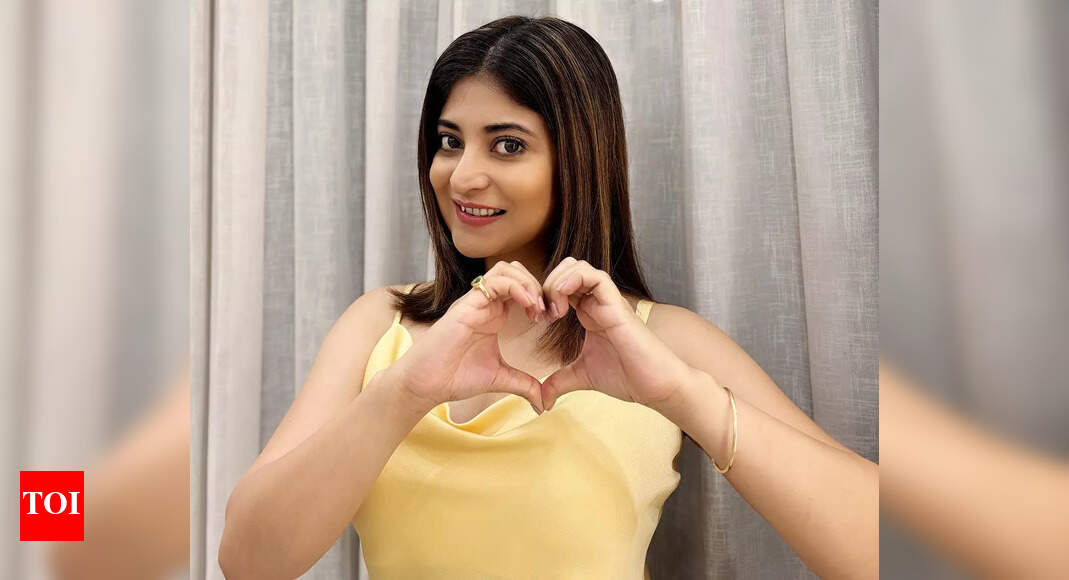 Tolly celebrities reveal their most-loved emojis | Bengali Movie News ...