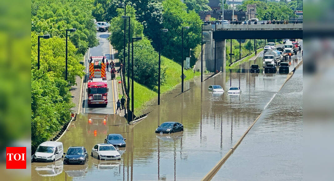Power outage, flooded roads: Toronto submerged as rain sets new record ...