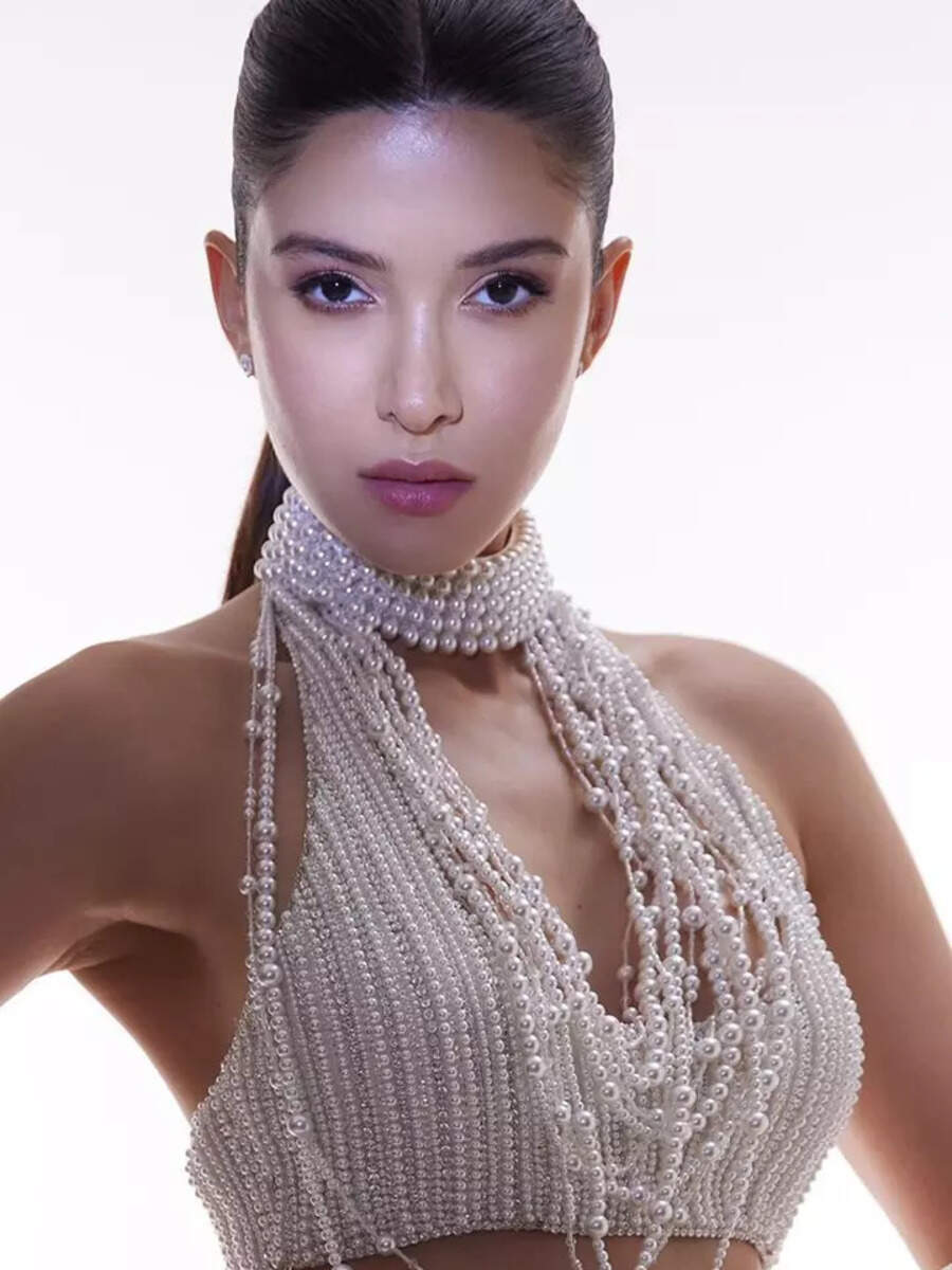 Shanaya Kapoor's stunning pearl saree captures will take your breath away | Times of India