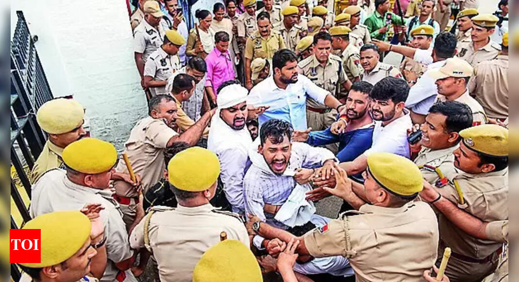 Student Union Elections: Police cane students demanding union polls at ...