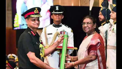 Lt Gen Ashok Jindal: AIIMS Raipur director Lt Gen Jindal conferred ...