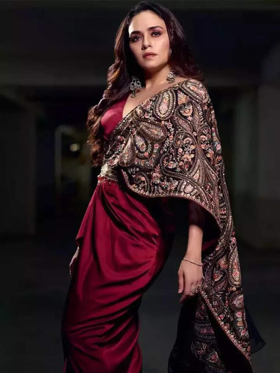 Amruta Khanvilkar dazzles in stylish ethnic outfits | Times of India