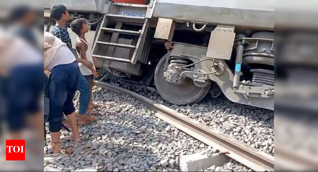 Cloth used to fasten track with clips: Probe report on Gonda train ...