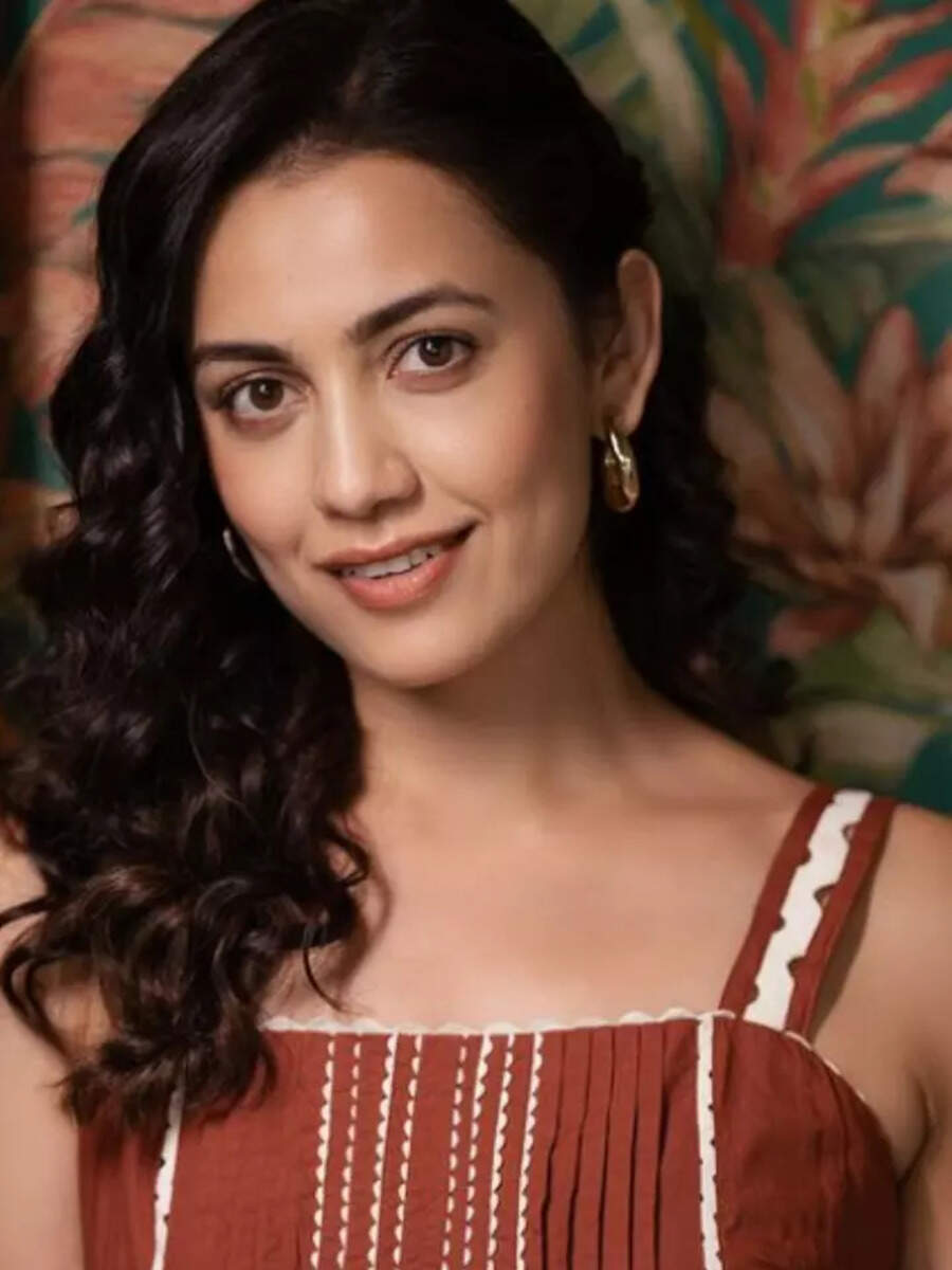 Add sparkle to your evening with Esha Kansara's stunning pics | Times ...