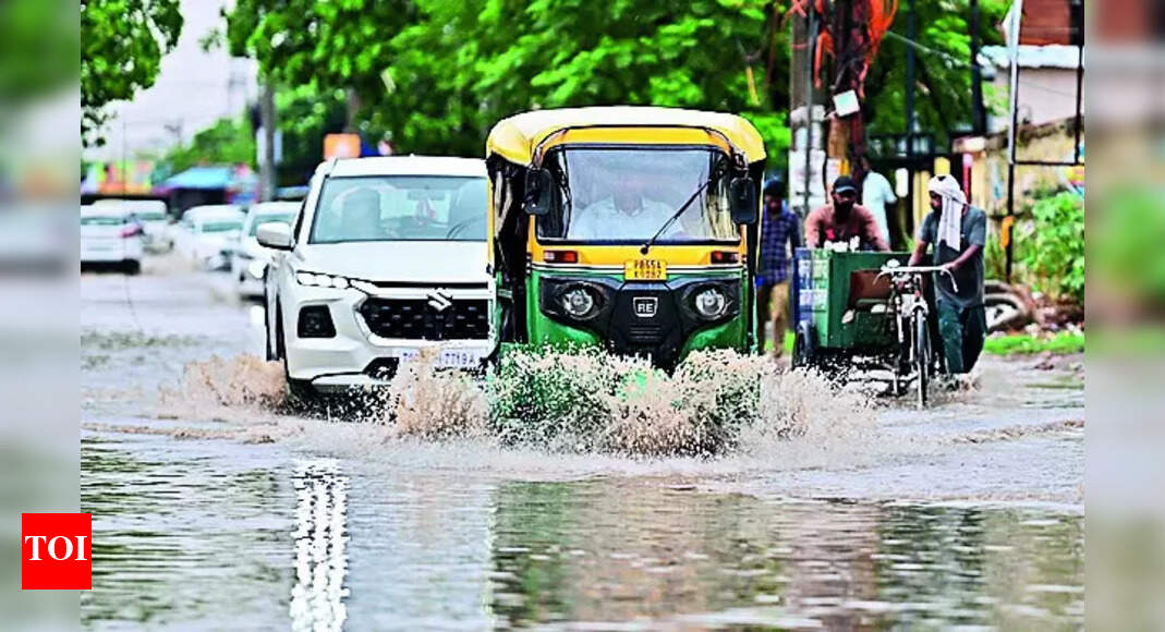 Waterlogging: Traffic congestion in Zirakpur after heavy rain ...