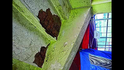 Bengaluru Football Stadium: Bangalore Football Stadium stand collapse ...