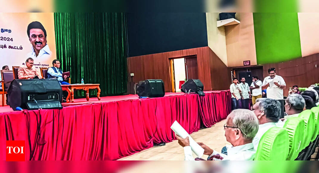 Mini Bus Plan: MTC unions protest against govt's mini-bus plan in ...