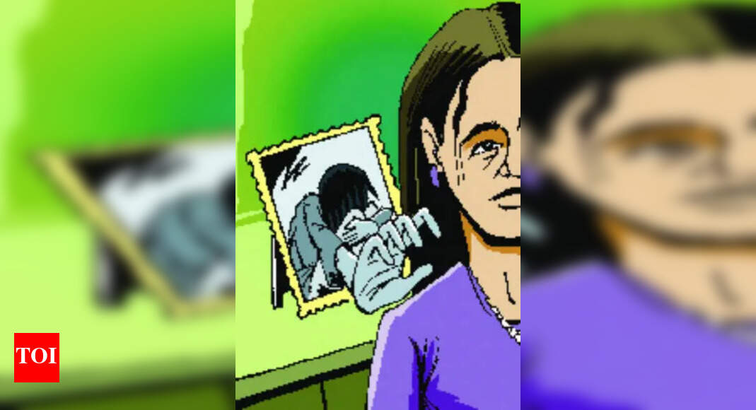 Molested: Woman molested in auto, seeks help from policeman | Kolkata ...