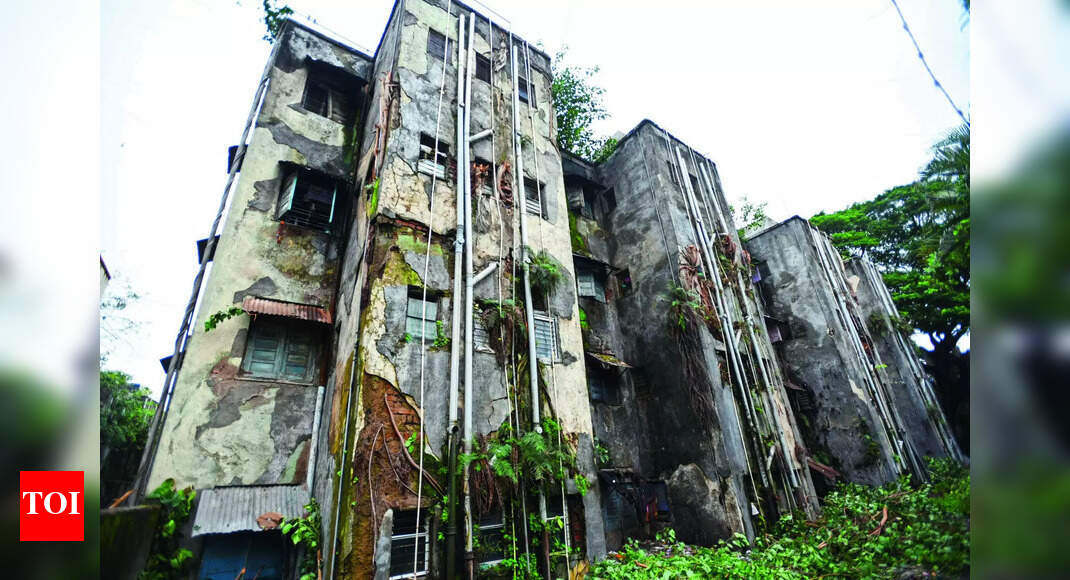 Repair Maintenance Buildings PMC Colonies: Residents demand repair and ...