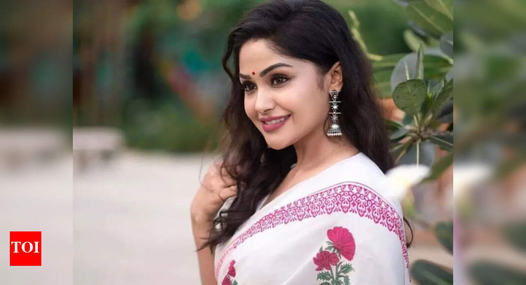 Did you know Veetukku Veedu Vaasapadi actress Shritha Sivadas shared ...