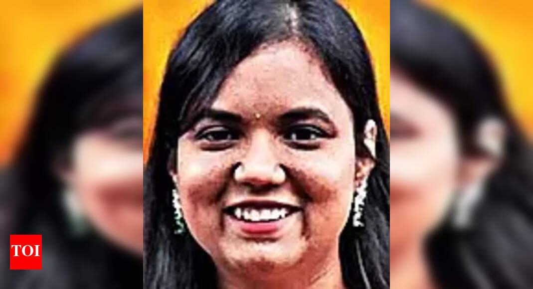 Tributes Paid: Tributes paid to Sayanna and Nanditha in Telangana ...