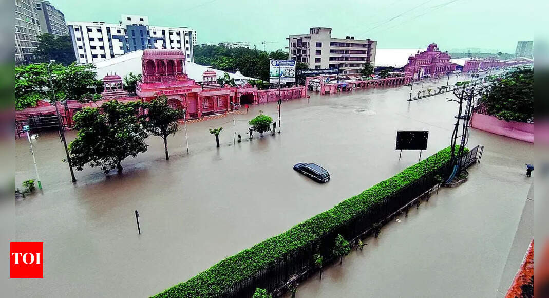 Heavy Rain Causes Disruption in Surat City and District | Surat News - Times of India