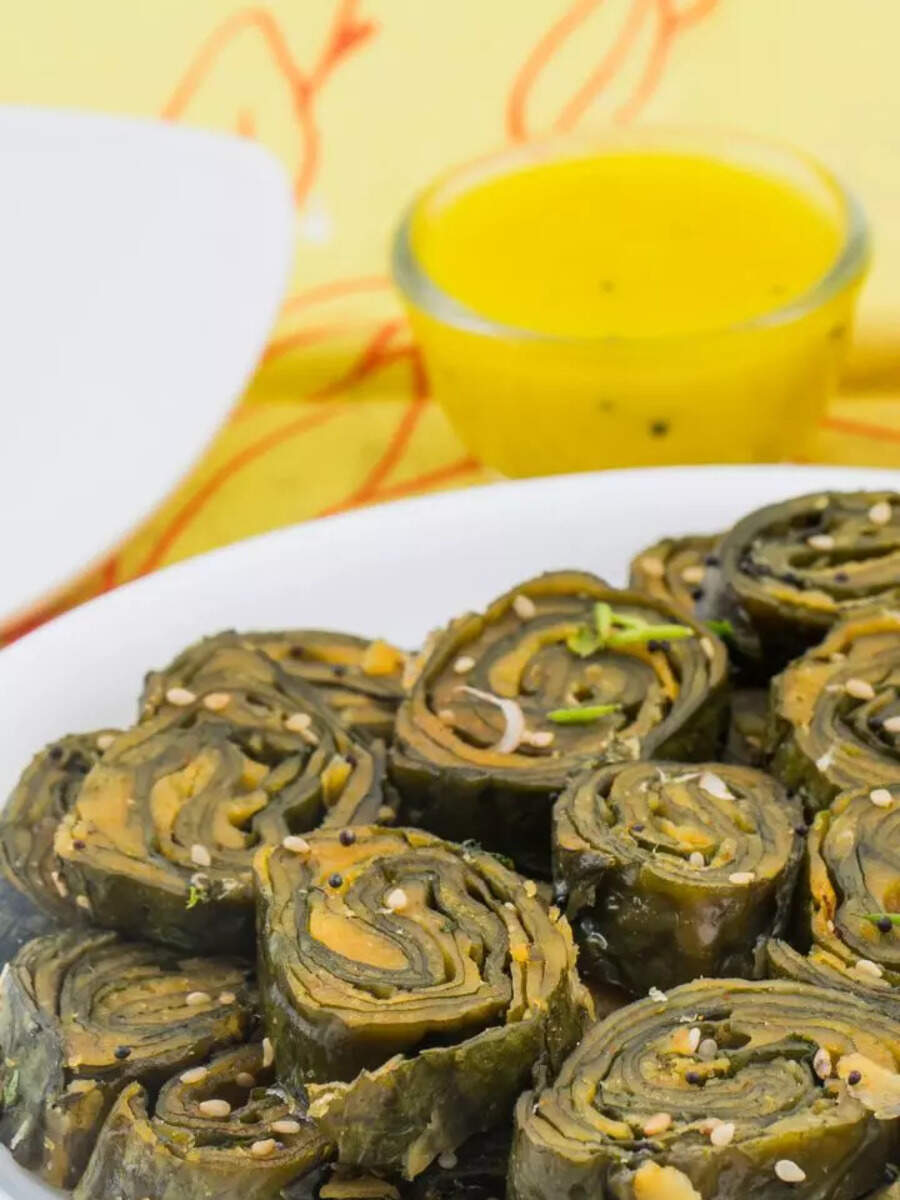 Gujarati Patra Recipe, A Monsoon Snack With Colocasia Leaves | Times Now