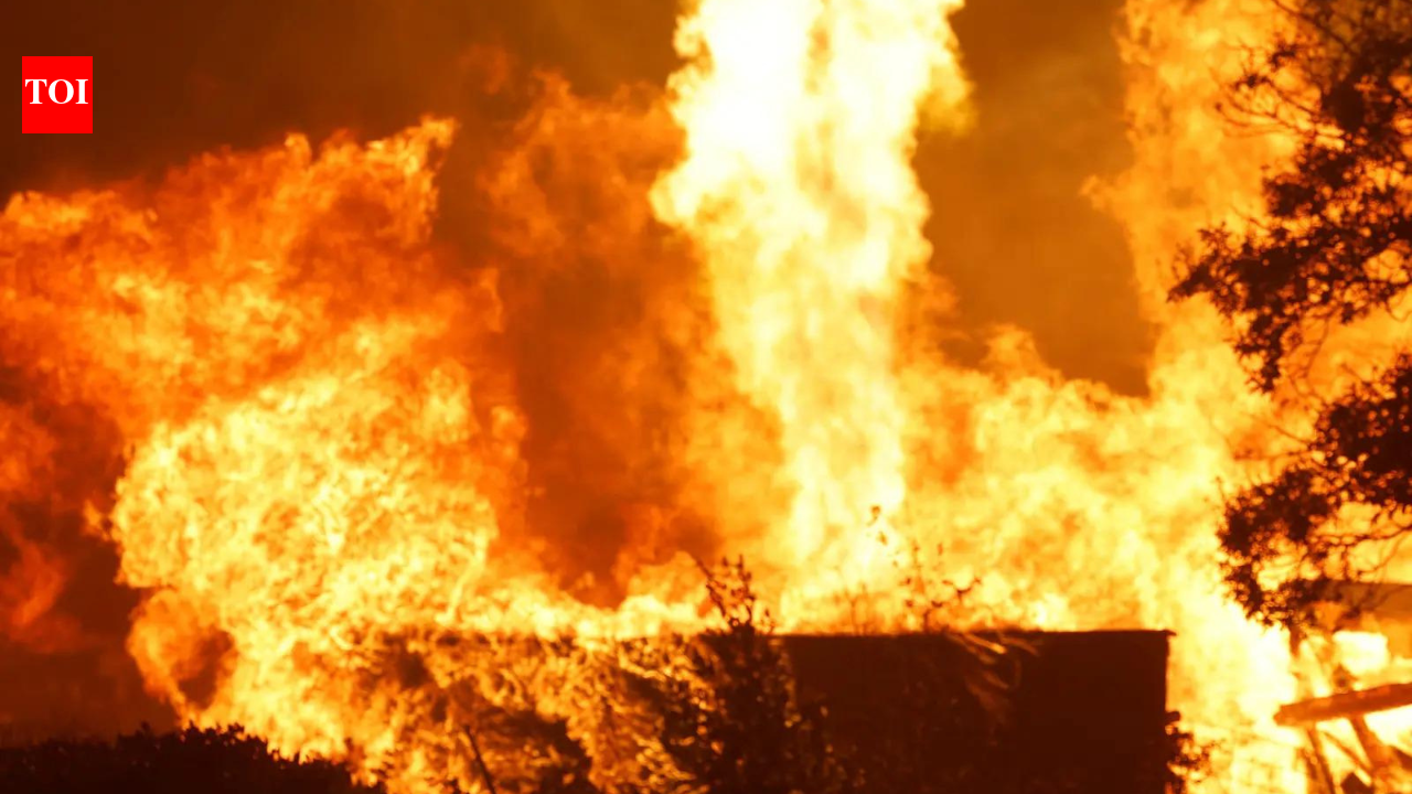 Wildfires rage across Western US: Houses, cars burn as smoke chokes ...