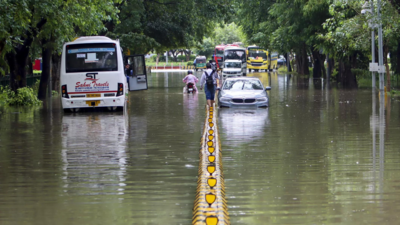 Rain: Mercury drops after rain lashes parts of Delhi; waterlogging, traffic snarls reported ...