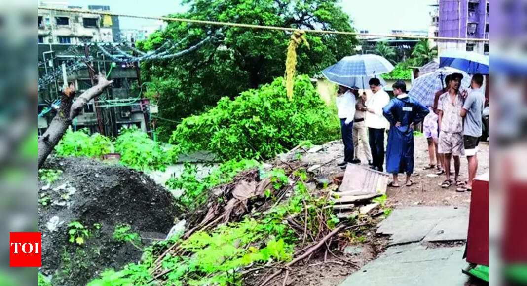 Landslide-Prone Area: 30 families evacuated from landslide-prone area near Mumbra | Thane News ...