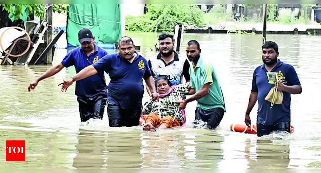 Flood: Flood-like situation in Navsari: 3,200 people shifted, Purna ...