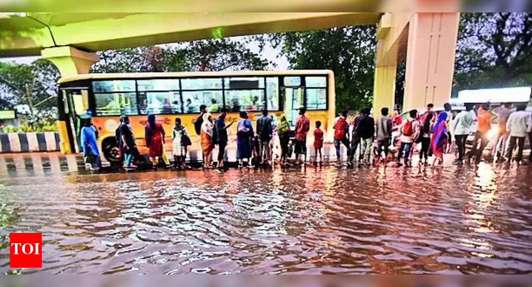 PMPML: PMPML registers 233 breakdowns in 2 days of rain | Pune News ...